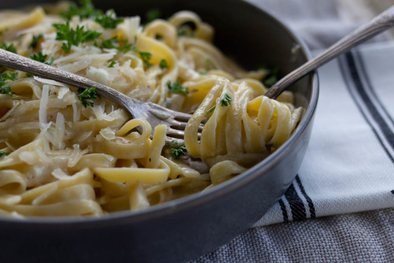 Best Easy Creamy Fettuccine Alfredo | A Bountiful Kitchen